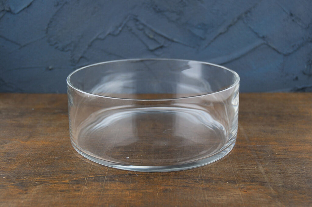 8″ Round Glass Dish – The Green House